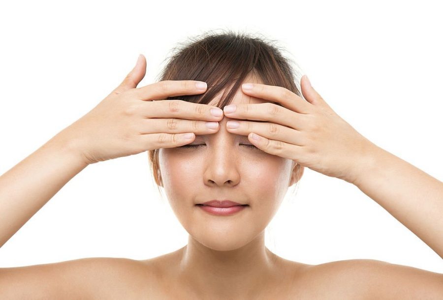 The 10 Best Acupressure Points For Eyes & How To Stimulate Them